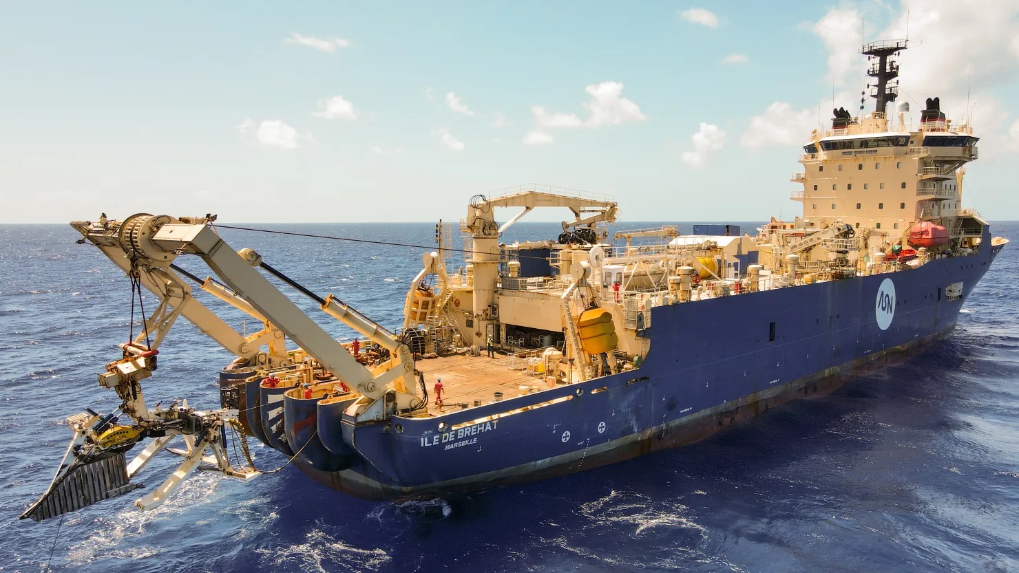 Đầu tư vào cáp ngầm viễn thông: Cuộc đua của Big Tech dưới đáy đại dương